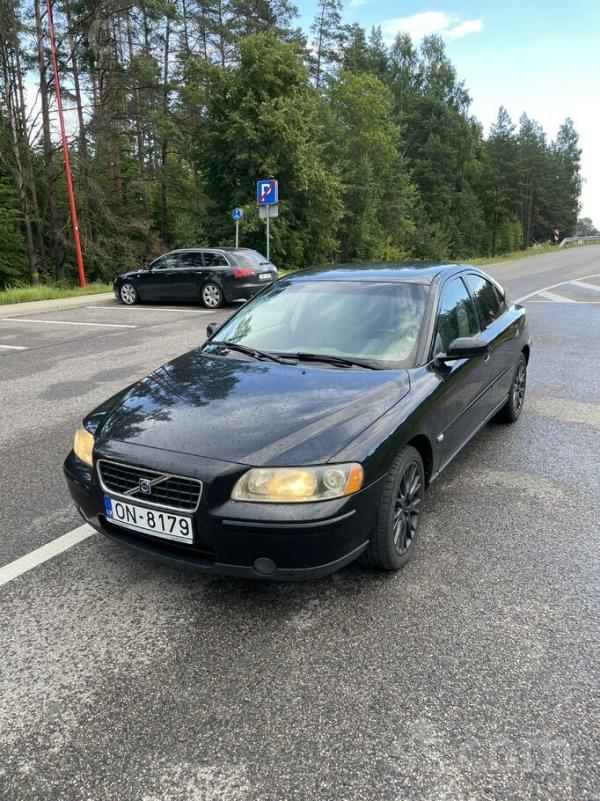 Melns Volvo S60 2005 Jēkabpils, ar dzinēja tilpumu 2.40 L un nobraukumu 325 tūkst. km par 1600 €, foto 1 vietnē AUTOMOTO.COM.LV