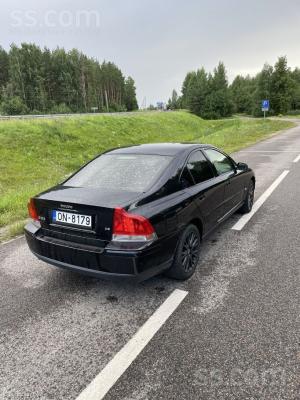 Melns Volvo S60 2005 Jēkabpils, ar dzinēja tilpumu 2.40 L un nobraukumu 325 tūkst. km par 1600 €, foto 4 vietnē AUTOMOTO.COM.LV