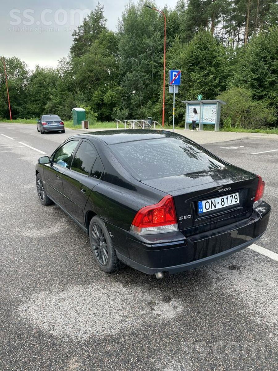 Melns Volvo S60 2005 Jēkabpils, ar dzinēja tilpumu 2.40 L un nobraukumu 325 tūkst. km par 1600 €, foto 5 vietnē AUTOMOTO.COM.LV