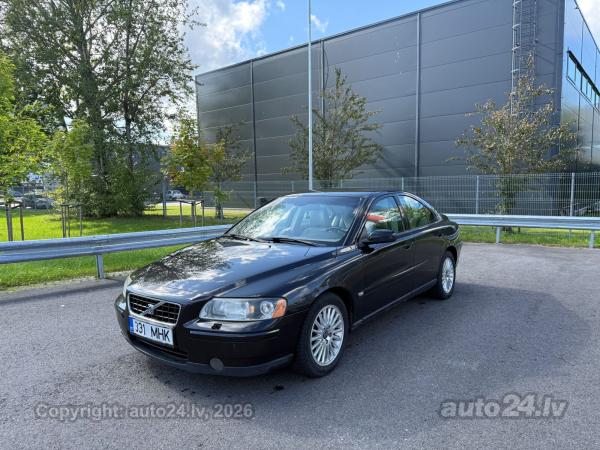 Melns Volvo S60 2005 Tallina, ar dzinēja tilpumu 2.40 L un nobraukumu 330 tūkst. km par 2650 €, foto 1 vietnē AUTOMOTO.COM.LV