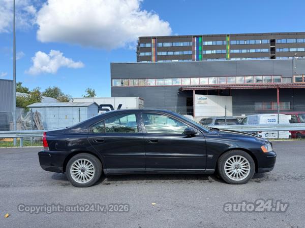 Melns Volvo S60 2005 Tallina, ar dzinēja tilpumu 2.40 L un nobraukumu 330 tūkst. km par 2650 €, foto 4 vietnē AUTOMOTO.COM.LV