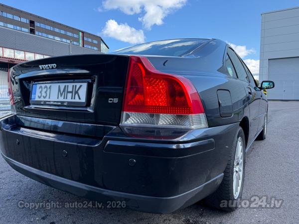Melns Volvo S60 2005 Tallina, ar dzinēja tilpumu 2.40 L un nobraukumu 330 tūkst. km par 2650 €, foto 8 vietnē AUTOMOTO.COM.LV