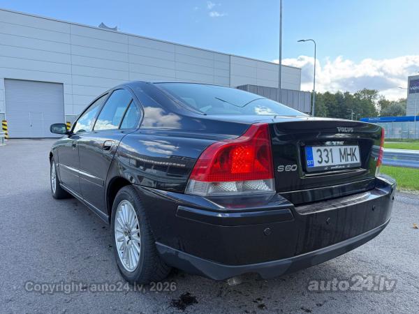 Melns Volvo S60 2005 Tallina, ar dzinēja tilpumu 2.40 L un nobraukumu 330 tūkst. km par 2650 €, foto 9 vietnē AUTOMOTO.COM.LV