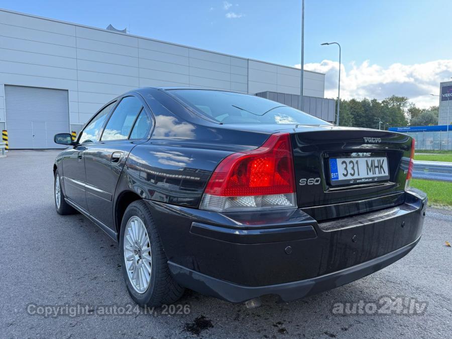 Black Volvo S60 2005 in Tallinn, with an engine capacity of 2.40 L and mileage of 330 thousand km for 2650 €, photo 9 on AUTOMOTO.COM.LV