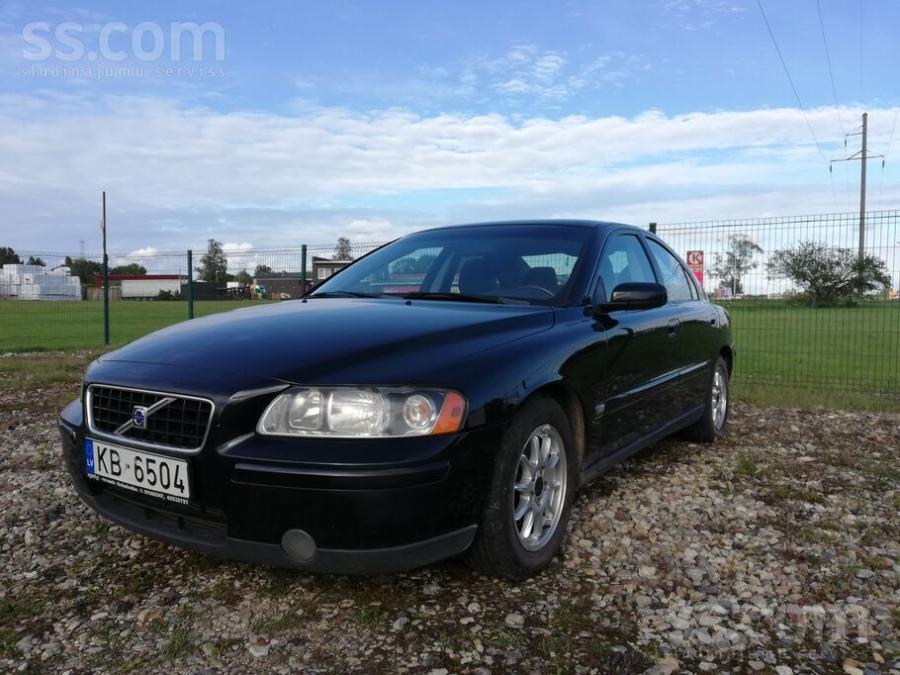Black Volvo S60 2005 in Saldus, with an engine capacity of 2.40 L and mileage of 433 thousand km for 2200 €, photo 1 on AUTOMOTO.COM.LV