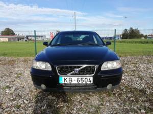 Black Volvo S60 2005 in Saldus, with an engine capacity of 2.40 L and mileage of 433 thousand km for 2200 €, photo 4 on AUTOMOTO.COM.LV
