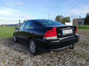 Black Volvo S60 2005 in Saldus, with an engine capacity of 2.40 L and mileage of 433 thousand km for 2200 €, photo 7 on AUTOMOTO.COM.LV