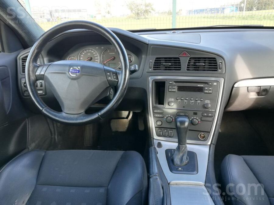 Black Volvo S60 2005 in Saldus, with an engine capacity of 2.40 L and mileage of 433 thousand km for 2200 €, photo 11 on AUTOMOTO.COM.LV