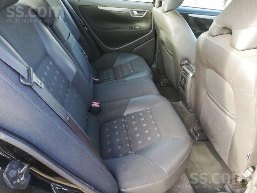 Black Volvo S60 2005 in Saldus, with an engine capacity of 2.40 L and mileage of 433 thousand km for 2200 €, photo 13 on AUTOMOTO.COM.LV