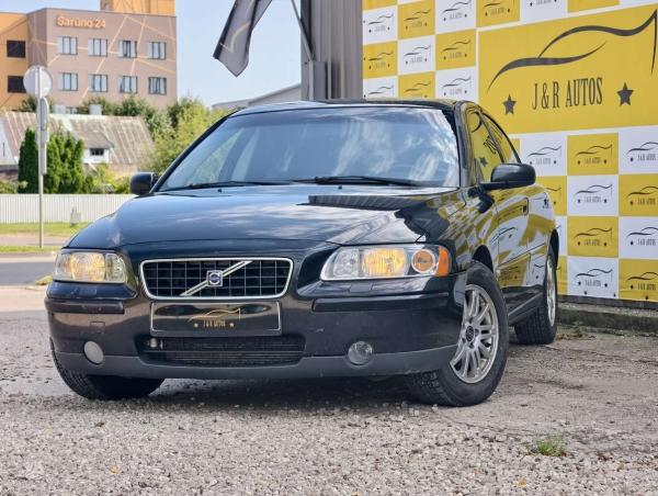 Black Volvo S60 2005 in Siauliai, with an engine capacity of 2.40 L and mileage of 426 thousand km for 1350 €, photo 1 on AUTOMOTO.COM.LV