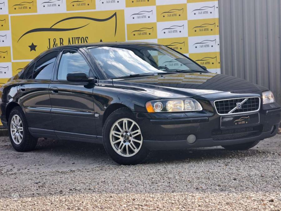 Black Volvo S60 2005 in Siauliai, with an engine capacity of 2.40 L and mileage of 426 thousand km for 1350 €, photo 4 on AUTOMOTO.COM.LV