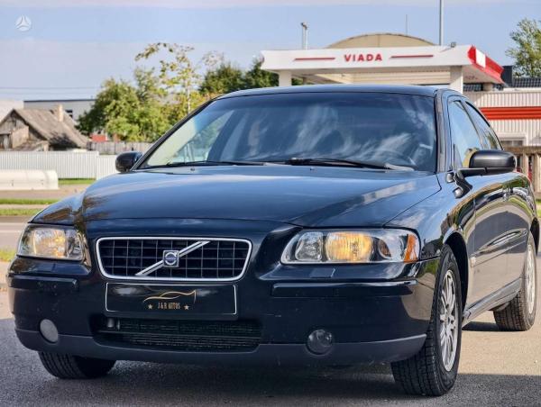 Black Volvo S60 2005 in Siauliai, with an engine capacity of 2.40 L and mileage of 426 thousand km for 1350 €, photo 5 on AUTOMOTO.COM.LV