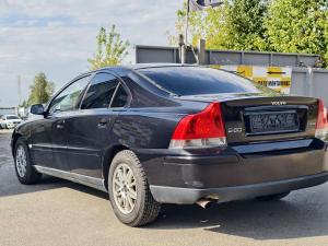 Black Volvo S60 2005 in Siauliai, with an engine capacity of 2.40 L and mileage of 426 thousand km for 1350 €, photo 7 on AUTOMOTO.COM.LV