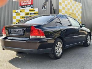 Black Volvo S60 2005 in Siauliai, with an engine capacity of 2.40 L and mileage of 426 thousand km for 1350 €, photo 9 on AUTOMOTO.COM.LV