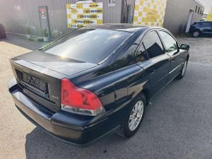 Black Volvo S60 2005 in Siauliai, with an engine capacity of 2.40 L and mileage of 426 thousand km for 1350 €, photo 15 on AUTOMOTO.COM.LV