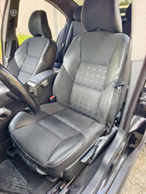 Black Volvo S60 2005 in Siauliai, with an engine capacity of 2.40 L and mileage of 426 thousand km for 1350 €, photo 17 on AUTOMOTO.COM.LV
