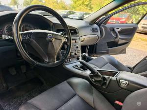 Black Volvo S60 2005 in Siauliai, with an engine capacity of 2.40 L and mileage of 426 thousand km for 1350 €, photo 18 on AUTOMOTO.COM.LV