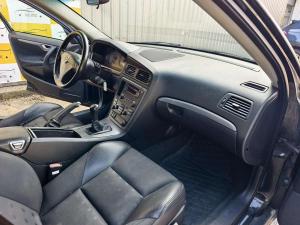 Black Volvo S60 2005 in Siauliai, with an engine capacity of 2.40 L and mileage of 426 thousand km for 1350 €, photo 20 on AUTOMOTO.COM.LV
