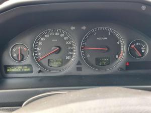Black Volvo S60 2005 in Siauliai, with an engine capacity of 2.40 L and mileage of 426 thousand km for 1350 €, photo 25 on AUTOMOTO.COM.LV