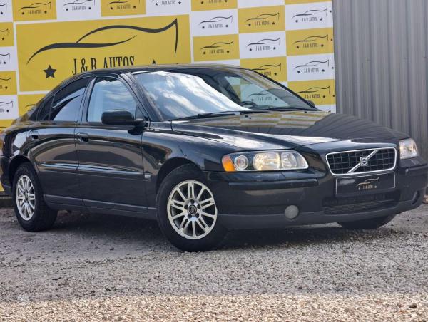 Black Volvo S60 2005 in Siauliai, with an engine capacity of 2.40 L and mileage of 426 thousand km for 1350 €, photo 4 on AUTOMOTO.COM.LV