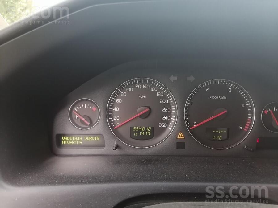 Black Volvo S60 2005 in Valmiera, with an engine capacity of 2.40 L and mileage of 354 thousand km for 900 €, photo 1 on AUTOMOTO.COM.LV