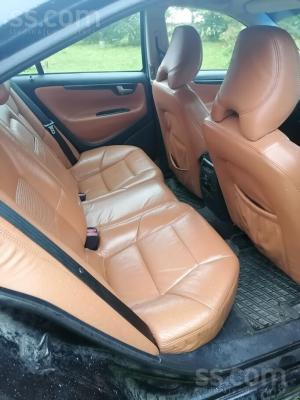 Black Volvo S60 2005 in Valmiera, with an engine capacity of 2.40 L and mileage of 354 thousand km for 900 €, photo 3 on AUTOMOTO.COM.LV