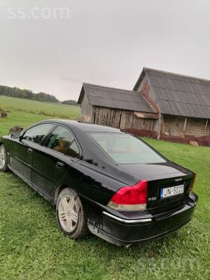 Black Volvo S60 2005 in Valmiera, with an engine capacity of 2.40 L and mileage of 354 thousand km for 900 €, photo 8 on AUTOMOTO.COM.LV