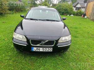 Black Volvo S60 2005 in Valmiera, with an engine capacity of 2.40 L and mileage of 354 thousand km for 900 €, photo 11 on AUTOMOTO.COM.LV