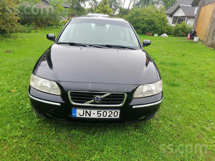 Black Volvo S60 2005 in Valmiera, with an engine capacity of 2.40 L and mileage of 354 thousand km for 900 €, photo 11 on AUTOMOTO.COM.LV