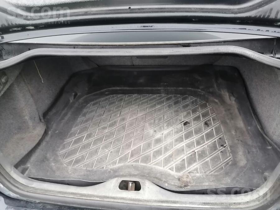 Melns Volvo S60 2005 Valmiera, ar dzinēja tilpumu 2.40 L un nobraukumu 354 tūkst. km par 900 €, foto 5 vietnē AUTOMOTO.COM.LV