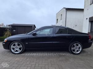 Black Volvo S60 2005 in Vilnius, with an engine capacity of 2.40 L and mileage of 359 thousand km for 1950 €, photo 3 on AUTOMOTO.COM.LV