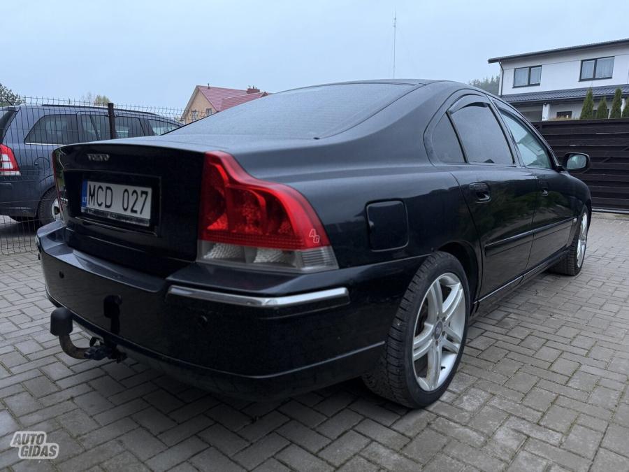 Black Volvo S60 2005 in Vilnius, with an engine capacity of 2.40 L and mileage of 359 thousand km for 1950 €, photo 5 on AUTOMOTO.COM.LV