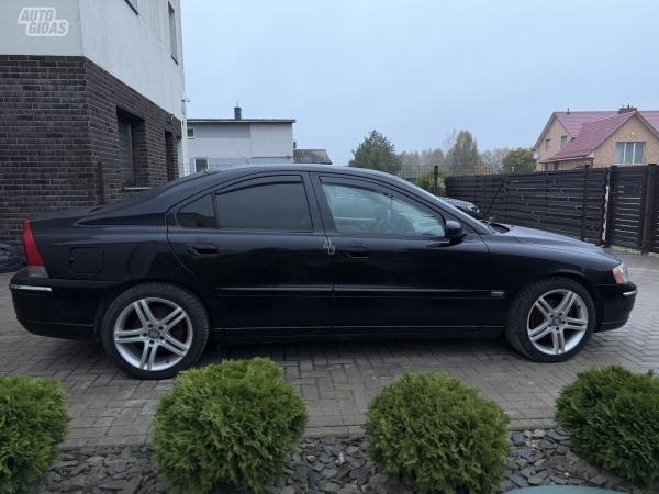 Volvo S60 2005 Viļņa vietnē Melns Volvo S60 2005 Viļņa, ar dzinēja tilpumu 2.40 L un nobraukumu 359 tūkst. km par 1950 €, foto 6 vietnē AUTOMOTO.COM.LV