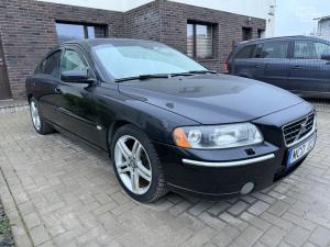 Black Volvo S60 2005 in Vilnius, with an engine capacity of 2.40 L and mileage of 359 thousand km for 1950 €, photo 7 on AUTOMOTO.COM.LV