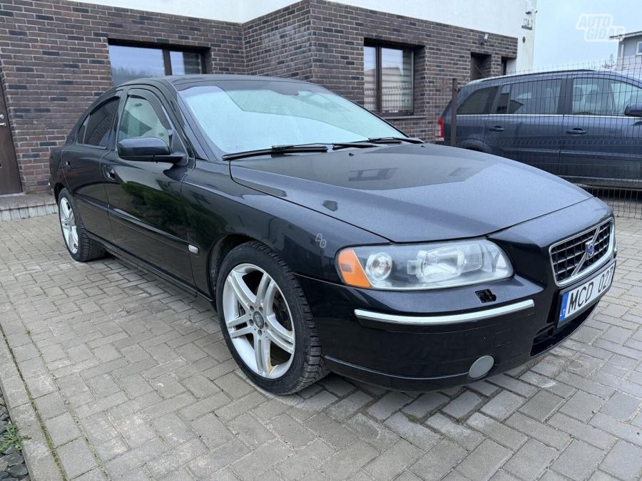 Black Volvo S60 2005 in Vilnius, with an engine capacity of 2.40 L and mileage of 359 thousand km for 1950 €, photo 7 on AUTOMOTO.COM.LV