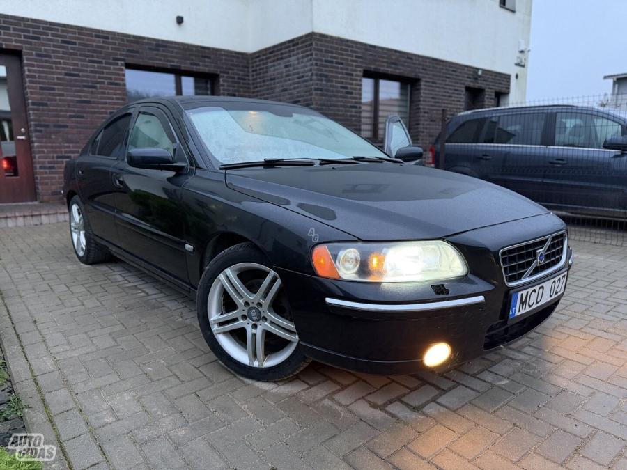 Black Volvo S60 2005 in Vilnius, with an engine capacity of 2.40 L and mileage of 359 thousand km for 1950 €, photo 10 on AUTOMOTO.COM.LV