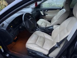 Black Volvo S60 2005 in Vilnius, with an engine capacity of 2.40 L and mileage of 359 thousand km for 1950 €, photo 12 on AUTOMOTO.COM.LV