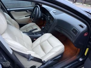 Black Volvo S60 2005 in Vilnius, with an engine capacity of 2.40 L and mileage of 359 thousand km for 1950 €, photo 16 on AUTOMOTO.COM.LV