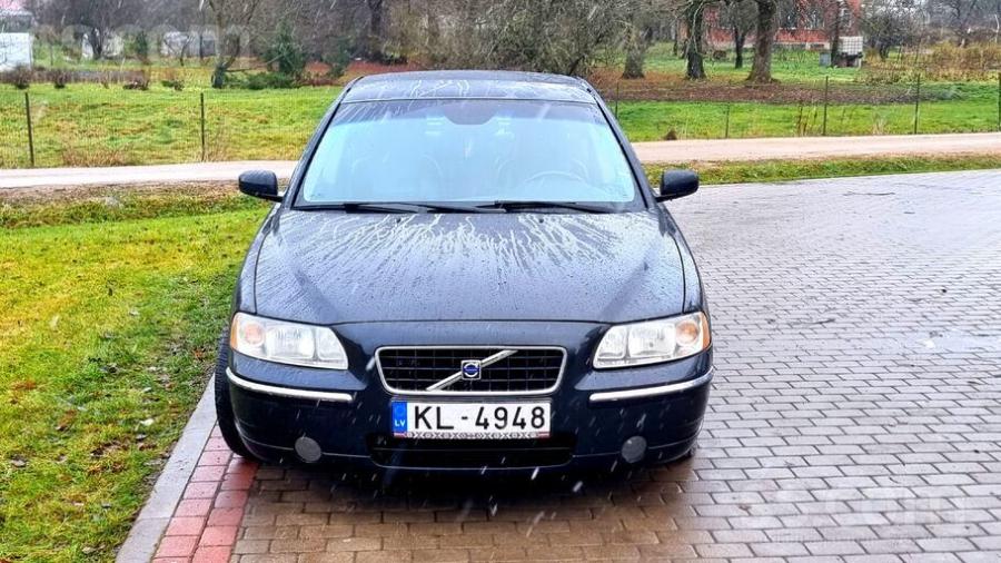 Black Volvo S60 2006 in Cesis, with an engine capacity of 2.40 L and mileage of 394 thousand km for 1800 €, photo 2 on AUTOMOTO.COM.LV