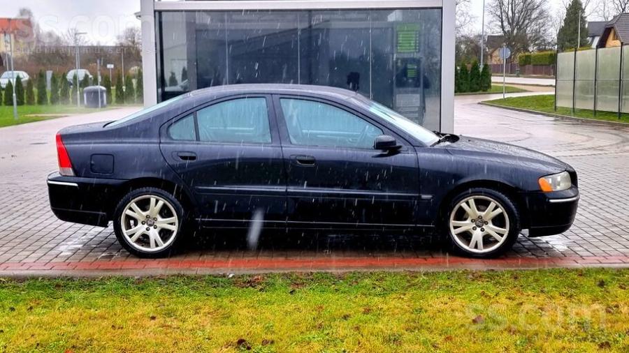 Black Volvo S60 2006 in Cesis, with an engine capacity of 2.40 L and mileage of 394 thousand km for 1800 €, photo 4 on AUTOMOTO.COM.LV