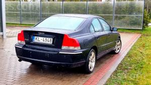 Black Volvo S60 2006 in Cesis, with an engine capacity of 2.40 L and mileage of 394 thousand km for 1800 €, photo 5 on AUTOMOTO.COM.LV