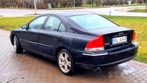 Black Volvo S60 2006 in Cesis, with an engine capacity of 2.40 L and mileage of 394 thousand km for 1800 €, photo 6 on AUTOMOTO.COM.LV