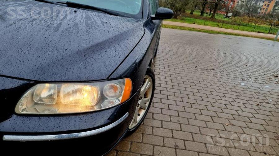 Black Volvo S60 2006 in Cesis, with an engine capacity of 2.40 L and mileage of 394 thousand km for 1800 €, photo 16 on AUTOMOTO.COM.LV