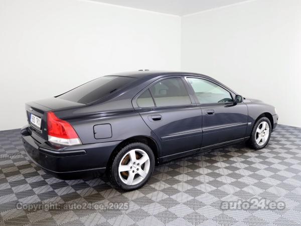 Melns Volvo S60 2006 Tallina, ar dzinēja tilpumu 2.40 L un nobraukumu 283 tūkst. km par 1999 €, foto 3 vietnē AUTOMOTO.COM.LV