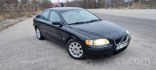 Black Volvo S60 2006 in Ludza, with an engine capacity of 2.40 L and mileage of 379 thousand km for 2000 €, photo 1 on AUTOMOTO.COM.LV