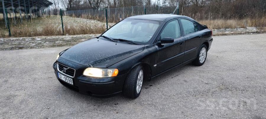 Black Volvo S60 2006 in Ludza, with an engine capacity of 2.40 L and mileage of 379 thousand km for 2000 €, photo 2 on AUTOMOTO.COM.LV