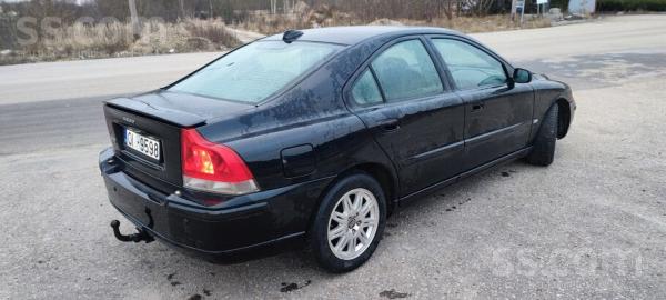 Black Volvo S60 2006 in Ludza, with an engine capacity of 2.40 L and mileage of 379 thousand km for 2000 €, photo 3 on AUTOMOTO.COM.LV