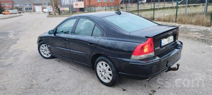 Black Volvo S60 2006 in Ludza, with an engine capacity of 2.40 L and mileage of 379 thousand km for 2000 €, photo 4 on AUTOMOTO.COM.LV