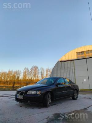Black Volvo S60 2006 in Riga, with an engine capacity of 2.40 L and mileage of 418 thousand km for 2200 €, photo 2 on AUTOMOTO.COM.LV