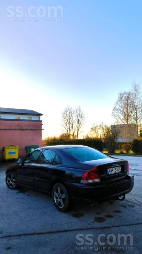 Black Volvo S60 2006 in Riga, with an engine capacity of 2.40 L and mileage of 418 thousand km for 2200 €, photo 4 on AUTOMOTO.COM.LV